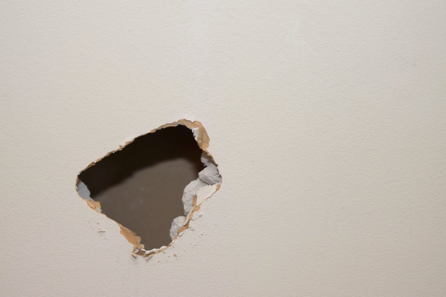 The Right Way to Patch Large Holes in Drywall Without Lumps or Cracks
